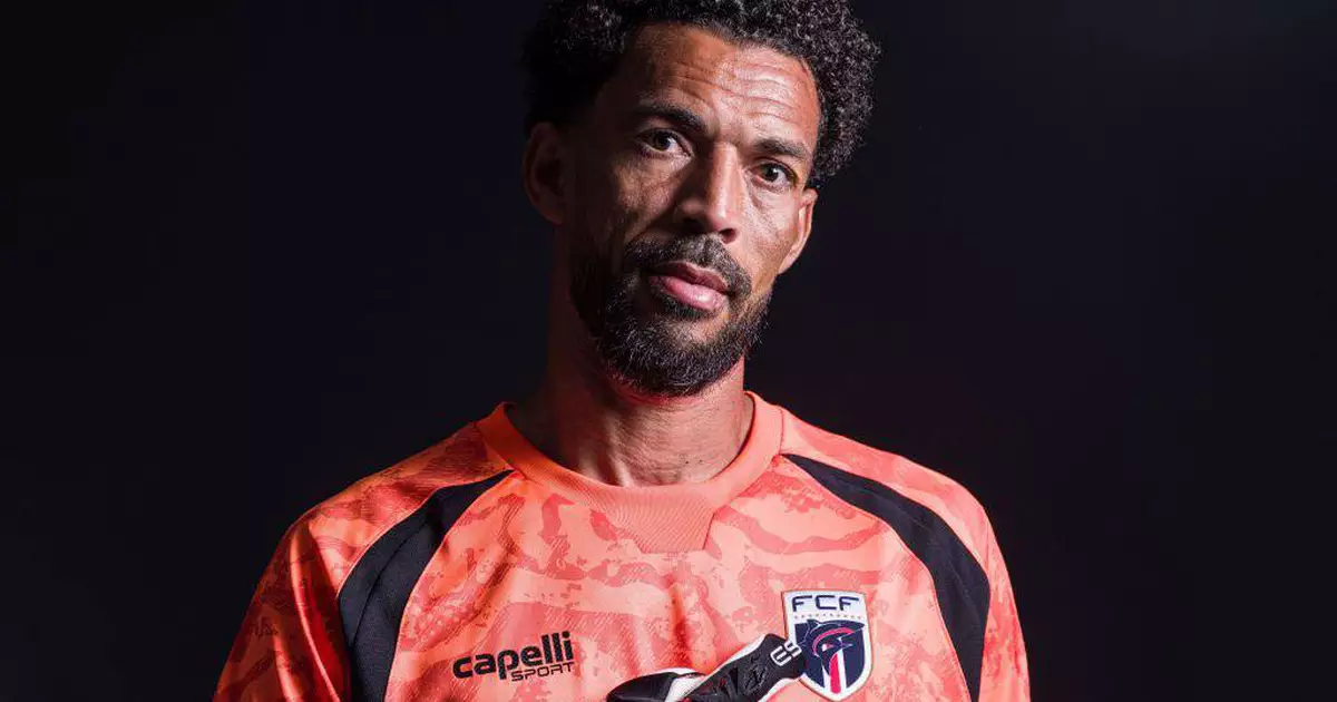 Vozinha, goleiro de Cabo Verde, bate 1 milhão de seguidores com CazeTV