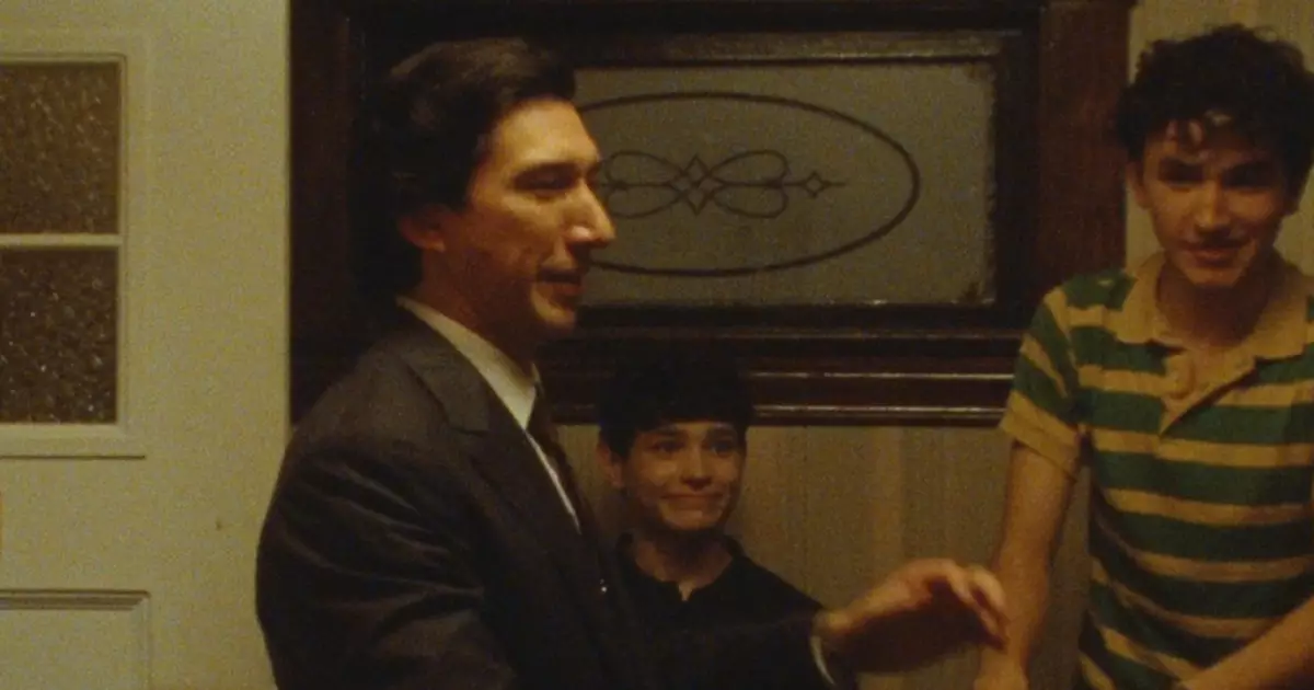 Paper Tiger | Filme com Adam Driver e Scarlett Johansson ganha 1ª foto